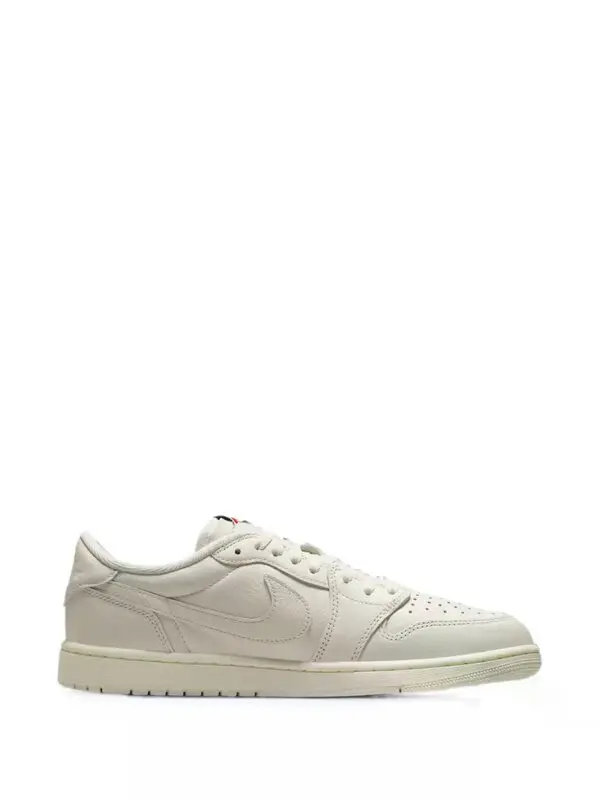 JORDAN Air 1 Retro Low Sneakers