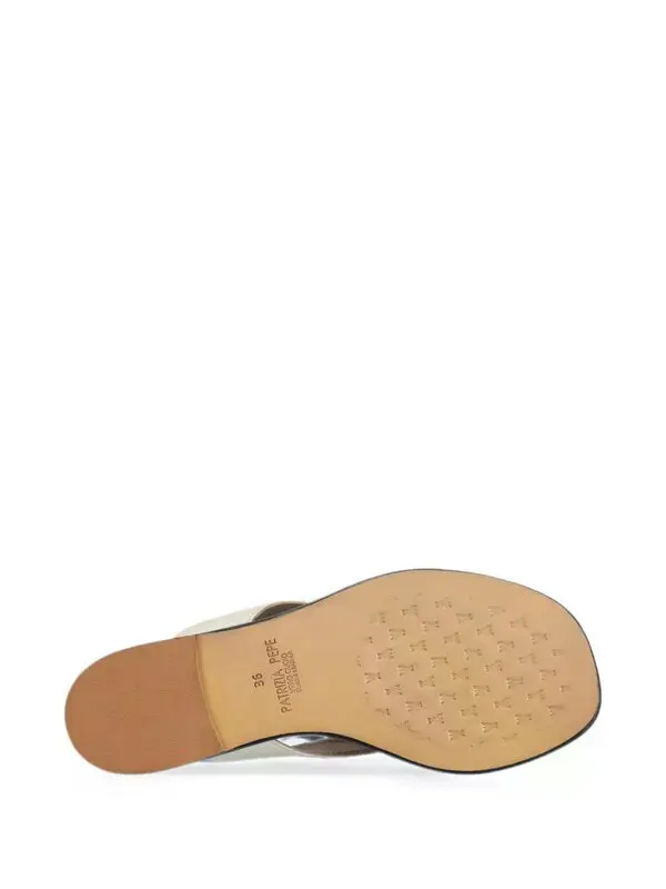 Patrizia Pepe Calf Leather Flip-flops With Logo Plaque - Neutrals
