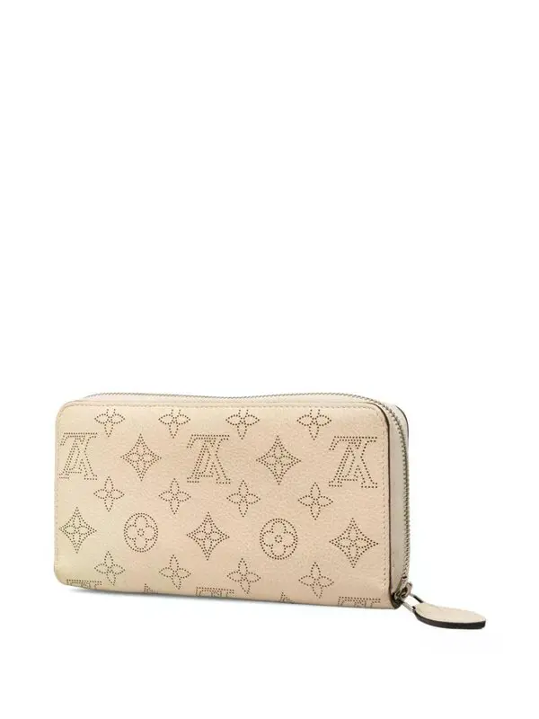 LOUIS VUITTON 2016 Monogram Mahina Zippy Wallet Long Wallets - White