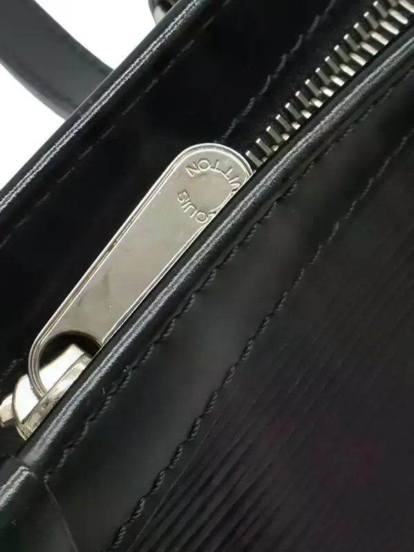 LOUIS VUITTON Epi Madeleine Pm Shoulder Bag