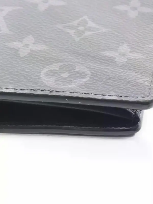 LOUIS VUITTON 2021s Brazza Monogram Eclipse Wallet