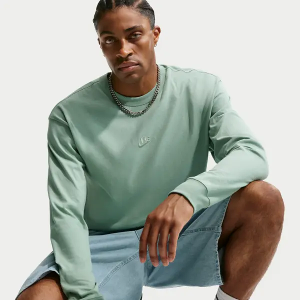 Nike Sportswear Premium Essentials Long-sleeve T-shirt - Green