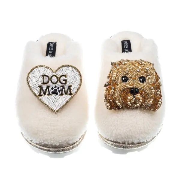 LAINES LONDON Teddy Closed Toe Slippers With Enki Doo The Cockapoo & Dog Mum / Mom Brooches Cream - White
