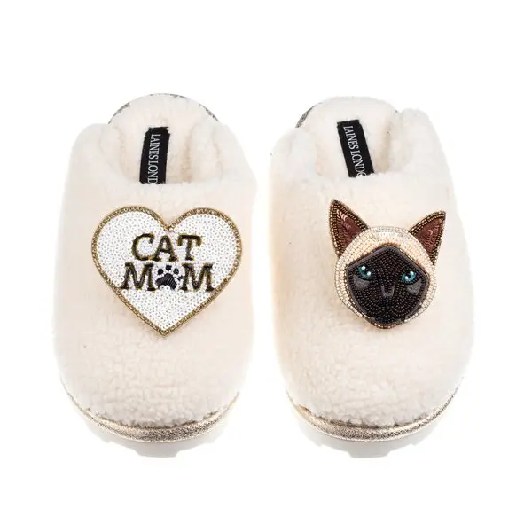 LAINES LONDON Neutrals / Teddy Closed Toe Slippers With Cat Mum / Mom & Siamese Cat Brooches Cream - White