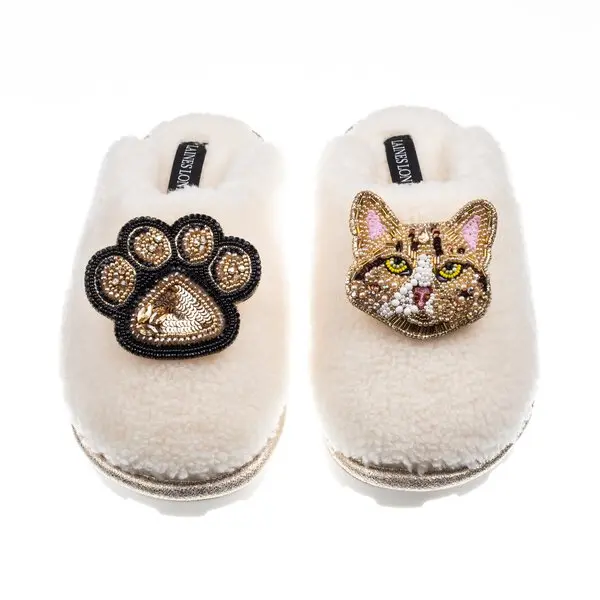 LAINES LONDON Teddy Closed Toe Slippers With Tabby Cat & Paw Brooches Cream - White