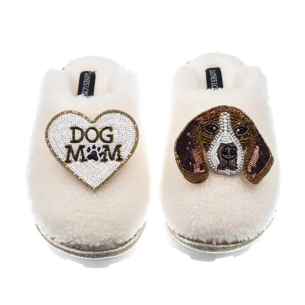 LAINES LONDON Teddy Closed Toe Slippers With Ziggy The Beagle & Dog Mum / Mom Brooches Cream - White