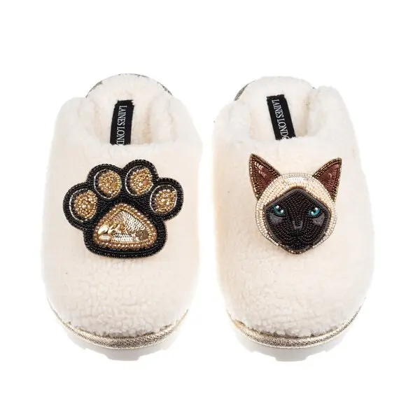 LAINES LONDON Neutrals / Teddy Closed Toe Slippers With Paw & Siamese Cat Brooches Cream - White