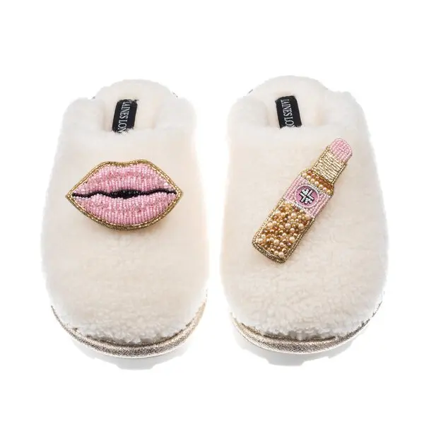 LAINES LONDON Teddy Closed Toe Slippers With Pink Lipstick & Lips Brooches Cream - White