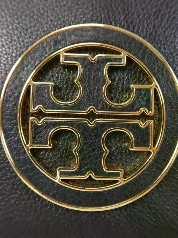 Tory Burch Amanda Logo Plaque Clutch Bag