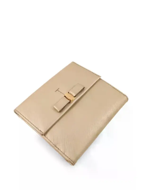 FERRAGAMO Vara Bow Wallet - Neutrals