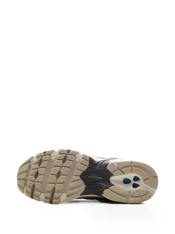 NEW BALANCE 740 Sneakers