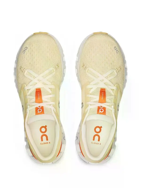 On X 4 Sneakers