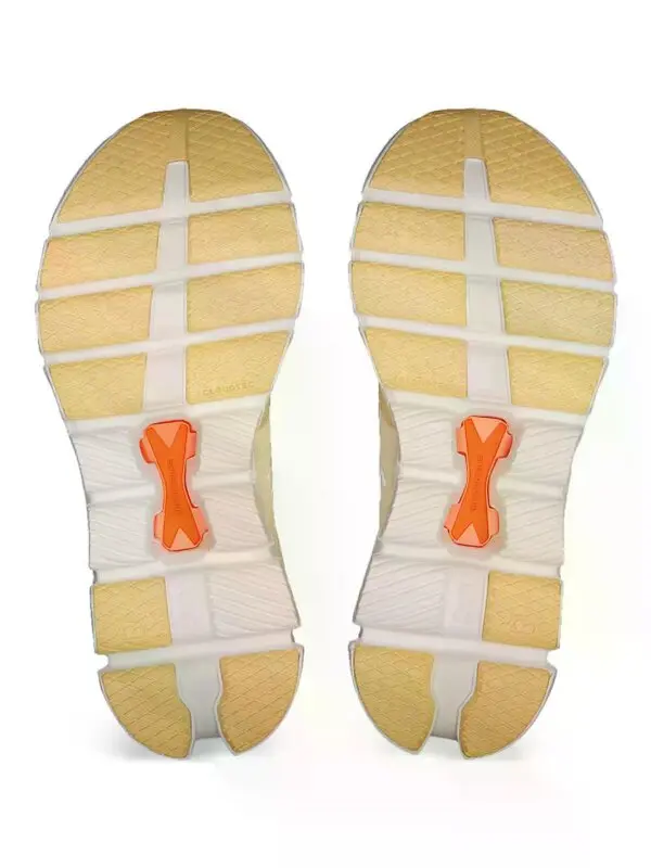 On X 4 Sneakers