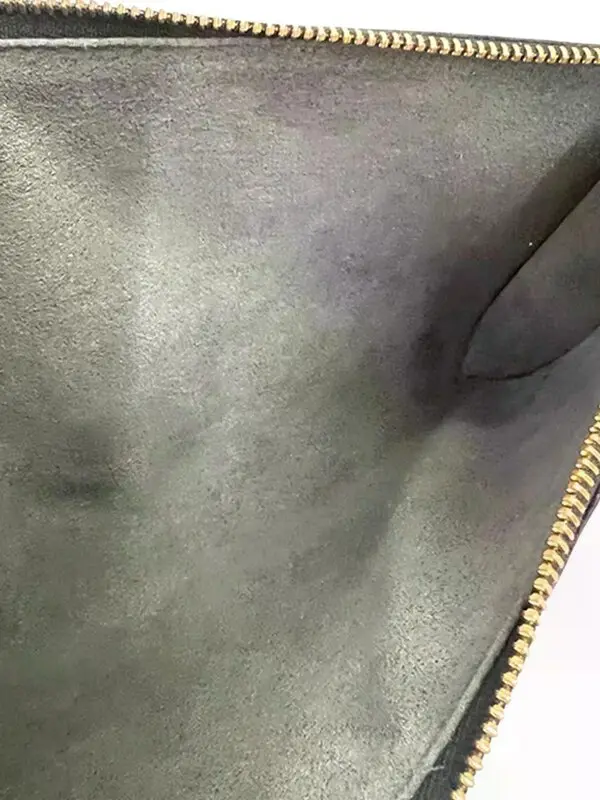 LOUIS VUITTON 1997 Epi Pochette Accessoires Shoulder Bag