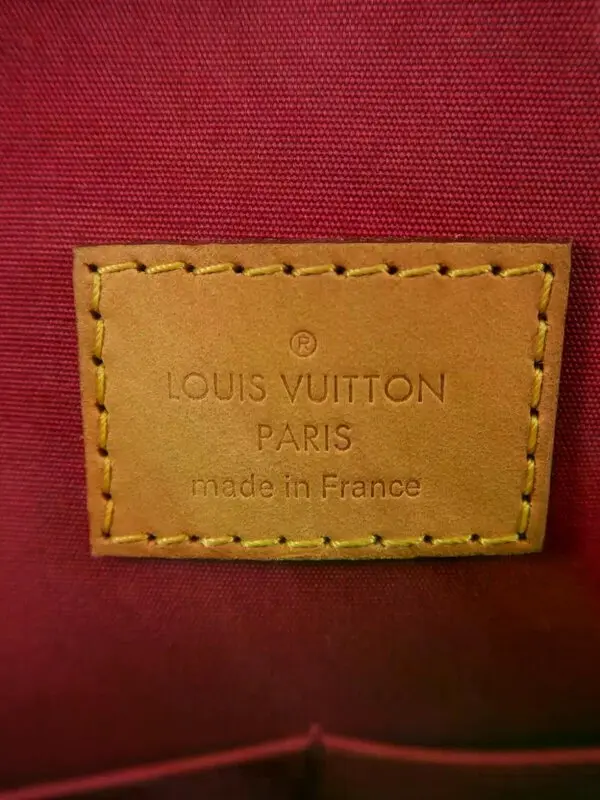 LOUIS VUITTON Monogram Vernis Alma Handbag - Red