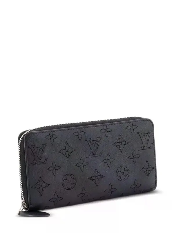 LOUIS VUITTON Zippy Wallet Mahina Leather Small Wallets - Black