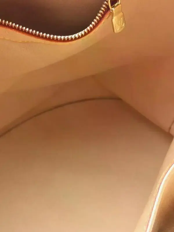 LOUIS VUITTON 2007 Monogram Gm Bucket Bag