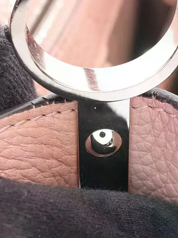 LOUIS VUITTON 2017 Taurillon Capucines Pm Satchel
