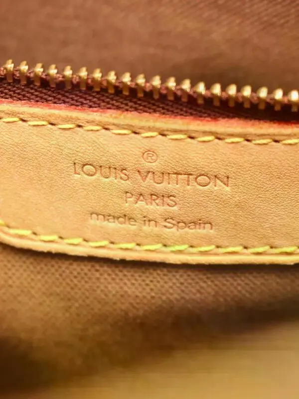 LOUIS VUITTON 2006 Monogram Batignolles Vertical Tote Bag