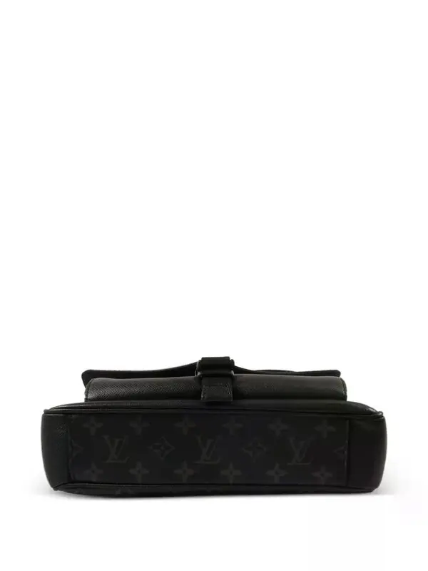 LOUIS VUITTON Messengerama Monogram Messenger Bag