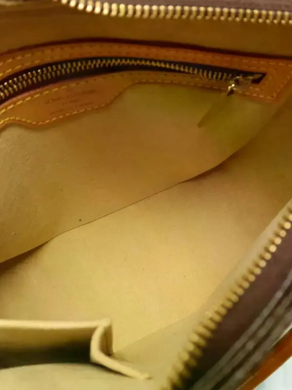 LOUIS VUITTON Looping Mm Shoulder Bag