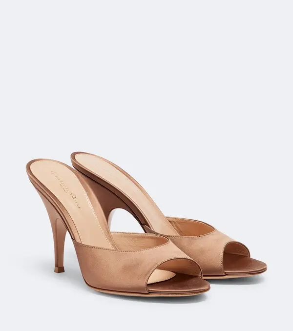 GIANVITO ROSSI Sofia Satin Mules - Beige