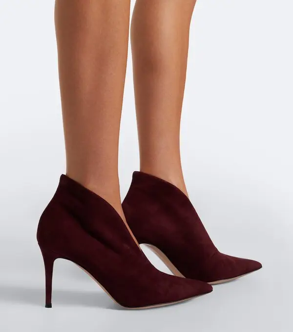 GIANVITO ROSSI Vania Suede Pumps - Burgundy