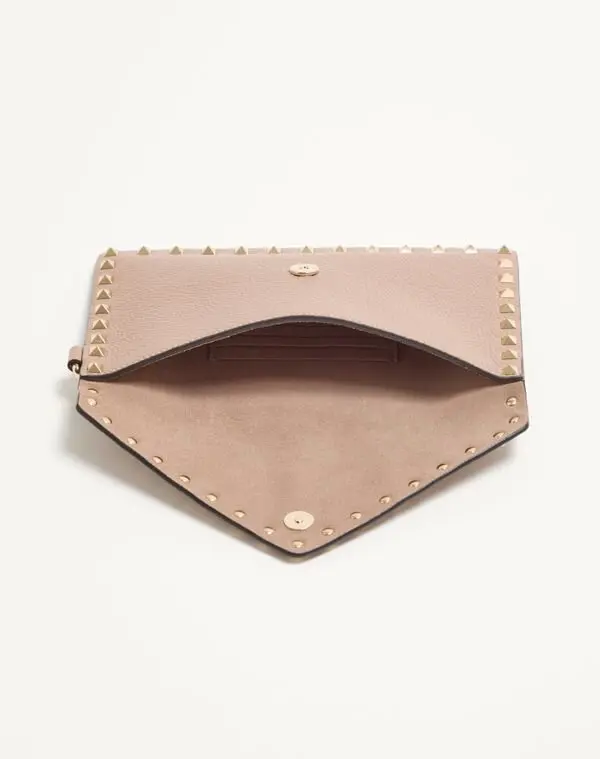 Valentino Garavani Rockstud Grainy Calfskin Pouch - Poudre