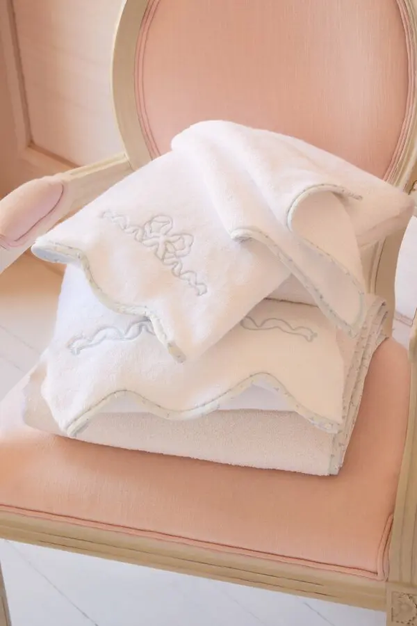 LoveShackFancy Bow-embroidered Hand Towel - Ballet Slipper