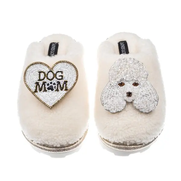 LAINES LONDON Teddy Towelling Slippers With Pearl Poodle And Dog Mum Brooch Embellishment - White