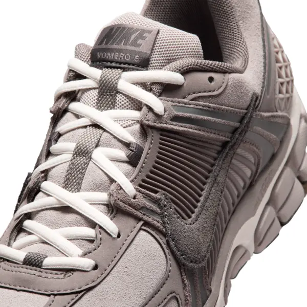 Nike Zoom Vomero 5 Se Shoes
