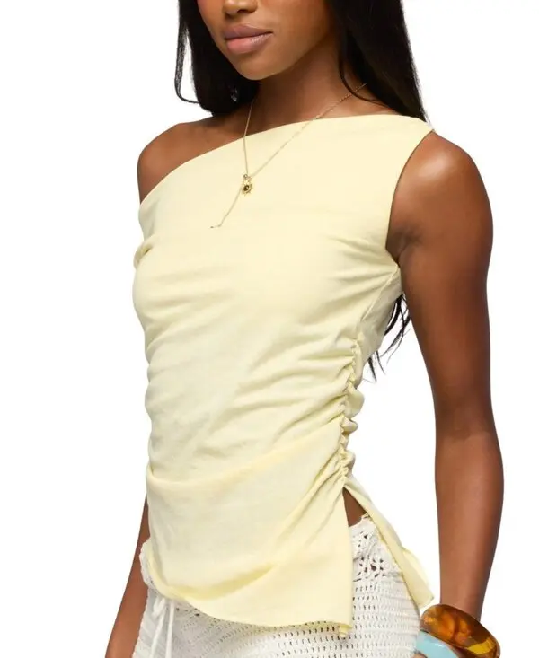 EDIKTED Ruched Asymmetric Off Shoulder Top