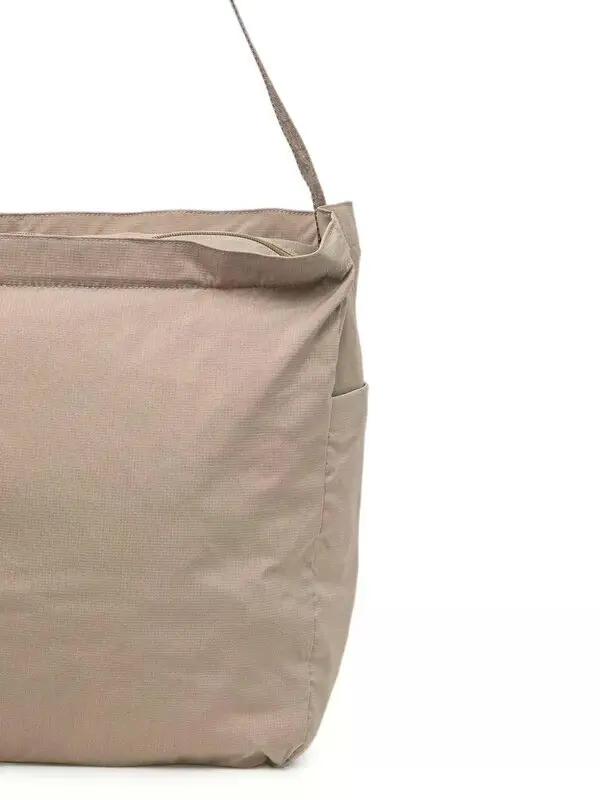 SAMSOE SAMSOE Logo-patch Shoulder Bag