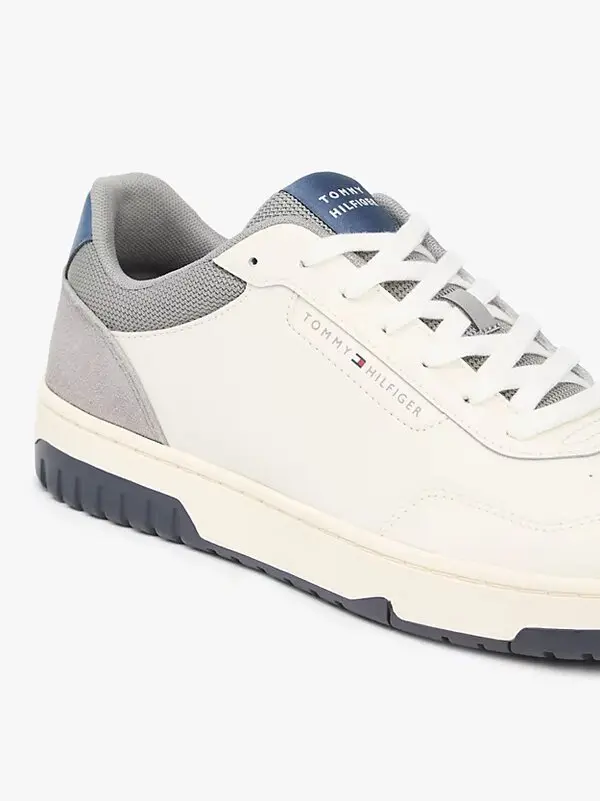 Tommy Hilfiger Round-toe Lace-up Sneakers