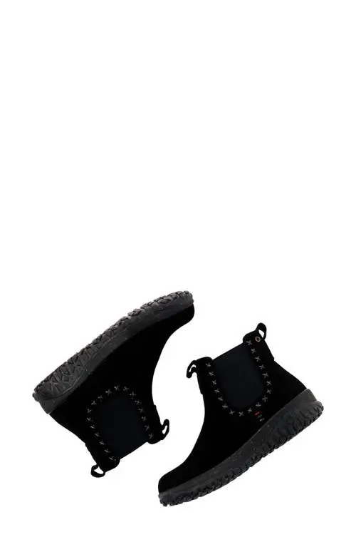 Minnetonka Chelsea Tread Boot - Black