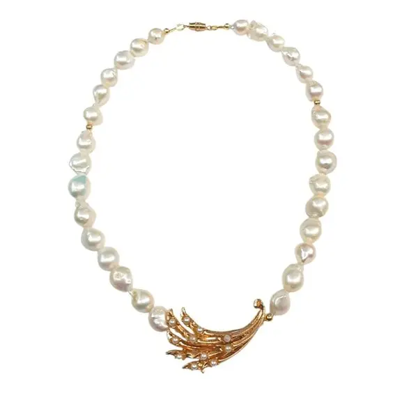 WAY TO CHIC Baroque Pearl Necklace With Antique Brooch Pendant - White