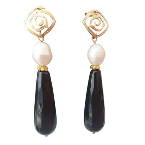 WAY TO CHIC Black / White Pearl & Black Agate Stud Earrings