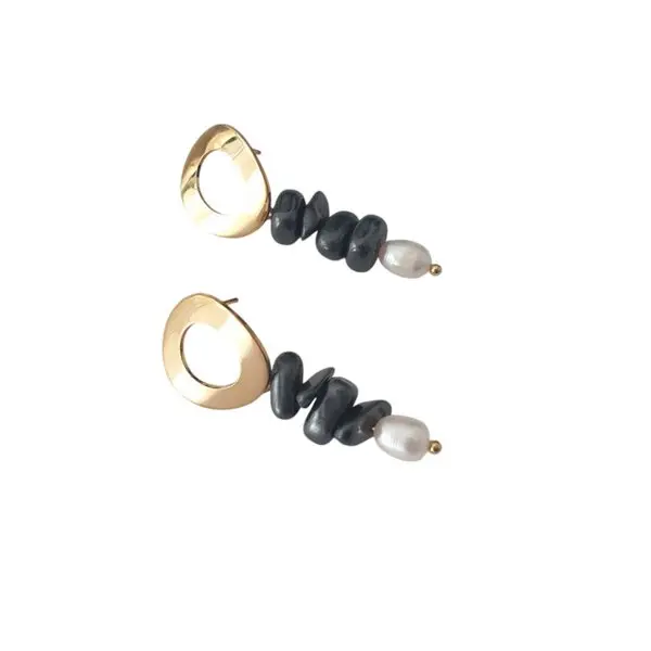 WAY TO CHIC Black / Gold Hematite & Pearl Earrings On Gold Plated Disc Studs