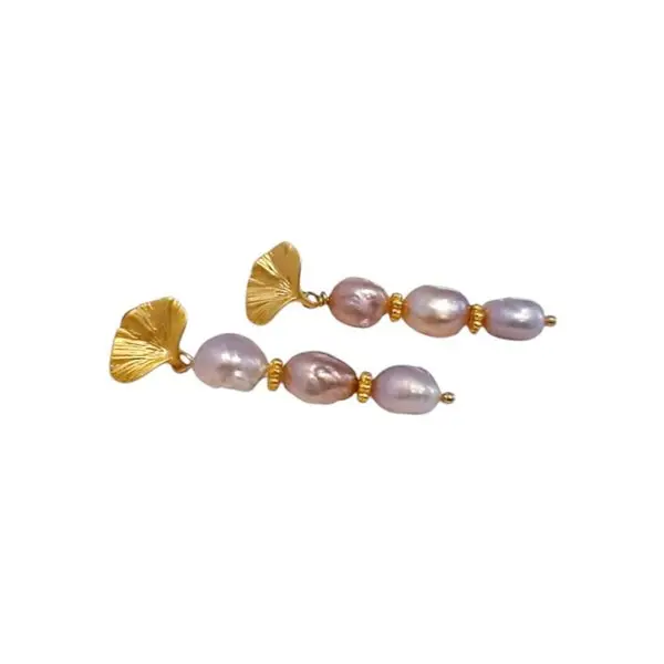 WAY TO CHIC Rose Pearls On Leaf Studs