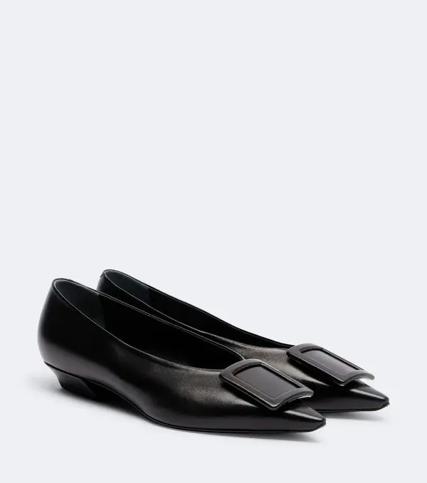 ROGER VIVIER Pointed Toe Ballet Flats - Black