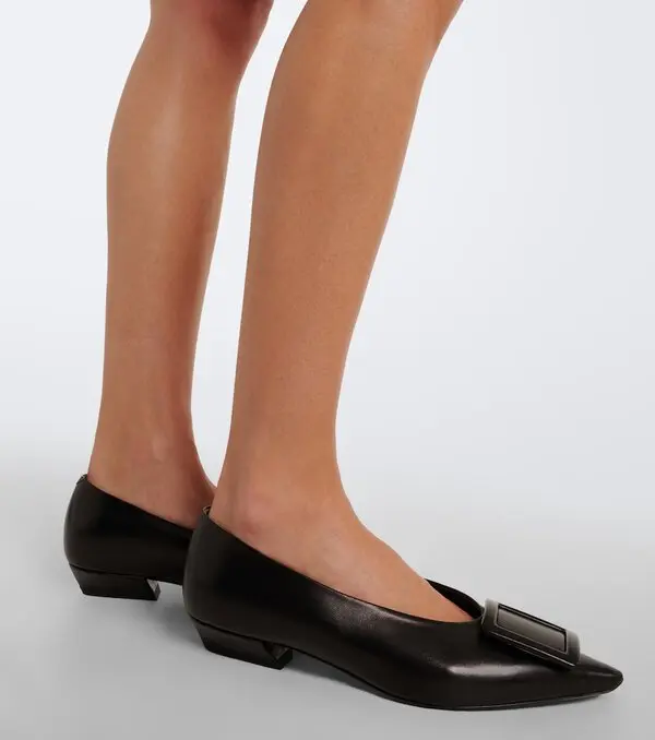 ROGER VIVIER Pointed Toe Ballet Flats - Black
