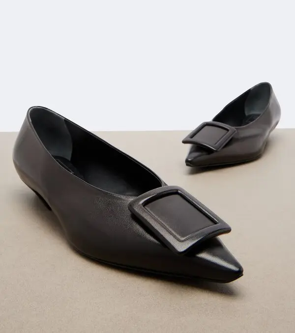ROGER VIVIER Pointed Toe Ballet Flats - Black