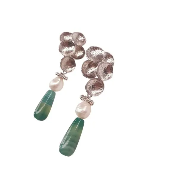 WAY TO CHIC Silver / Green Silver Cascade Earrings With Pearl And Green Agate Drops