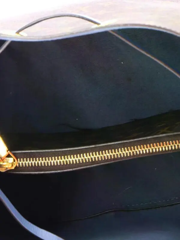 LOUIS VUITTON Monogram Canvas Mm Bucket Bag - Brown