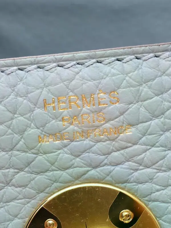 Hermès 26 Lindy Shoulder Bag