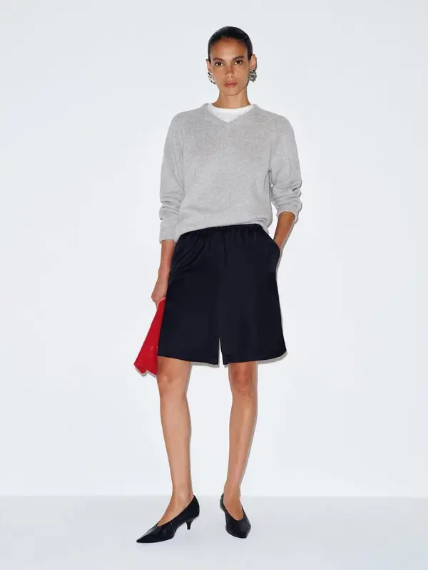 REFORMATION Sandy Satin Short - Black