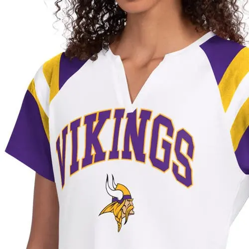 STARTER Minnesota Vikings Game On Notch Neck T-shirt