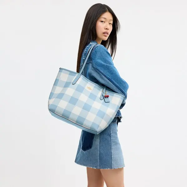 COACH OUTLET City Tote Bag With Gingham Print And Charm