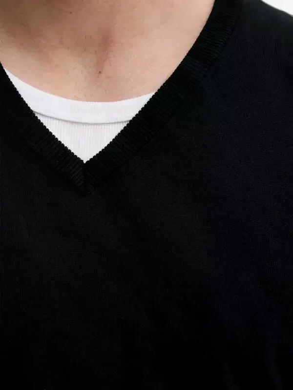 BENETTON V-neck Fine Knit Sweater