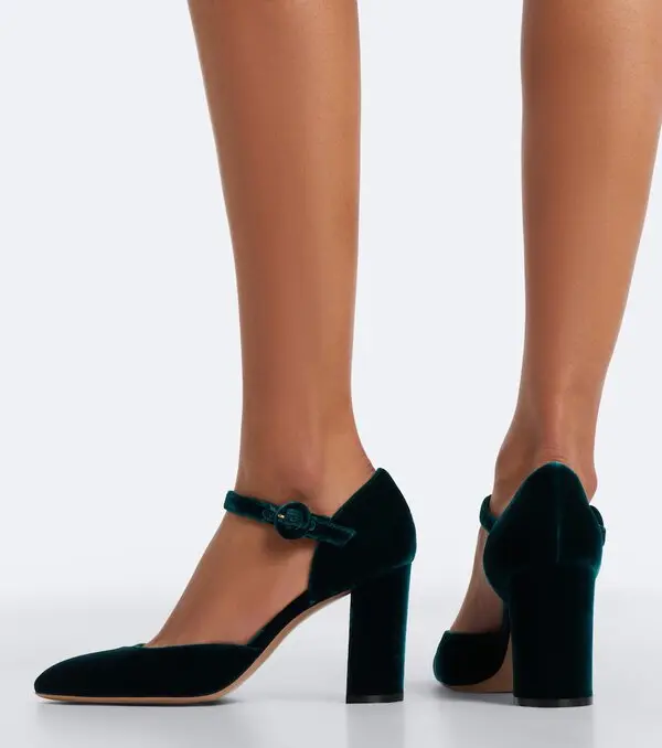 GIANVITO ROSSI Velvet Pumps - Gold